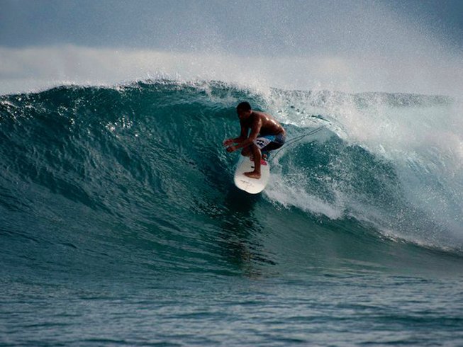 8 Days Beginner Surfing in Fiji - BookSurfCamps.com