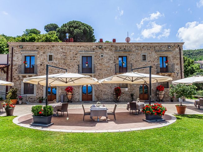 4-tägiger Barre- und Pilates-Retreat mit Yaz Mohamed in Sizilien ...