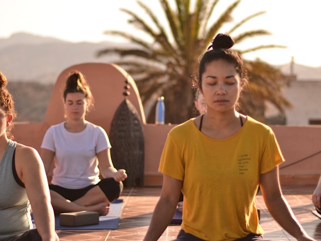 8 jours en stage de yoga, pranayama, détente et méditation sur le toit ...