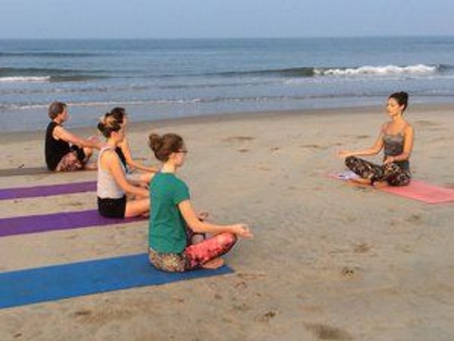 14 días y 100 horas de formación de profesorado de yoga y meditación en ...